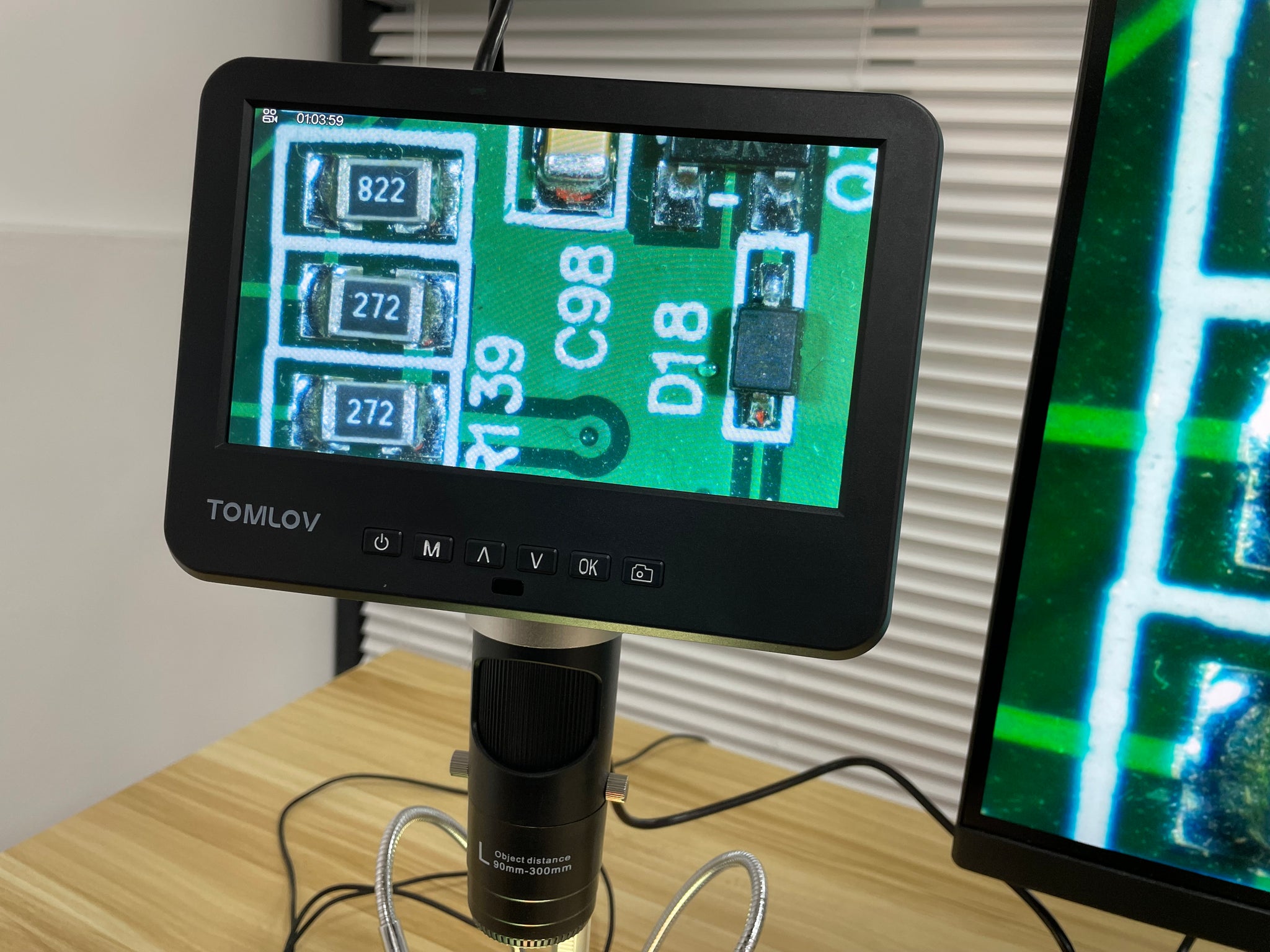 Revolutionize Soldering: Tomlov Microscopes' Digital Impact
